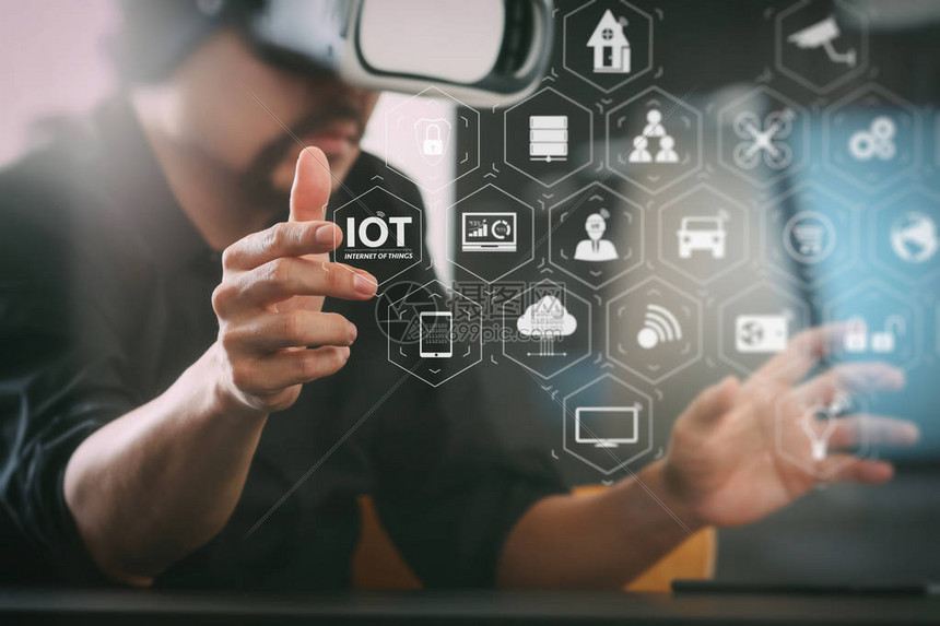 仪表板上带有AR增强现实的互联网信息技术IOT高清图片下载-正版图片503476930-摄图网