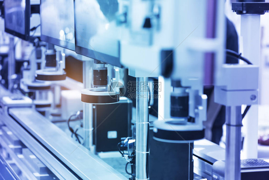 手机工厂的机器人机器视觉系统高清图片下载-正版图片503490952-摄图网