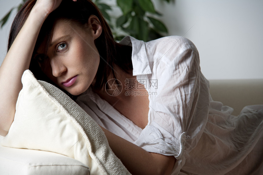 穿内裤的女人在高清图片下载 正版图片503498466 摄图网