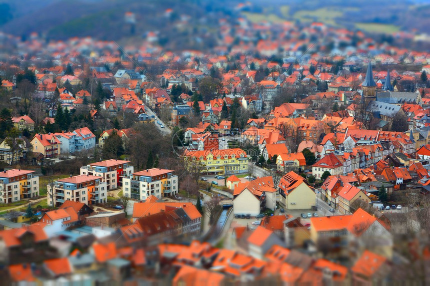 从鸟的角度看哈兹山中的小城镇Werni高清图片下载-正版图片503505488-摄图网