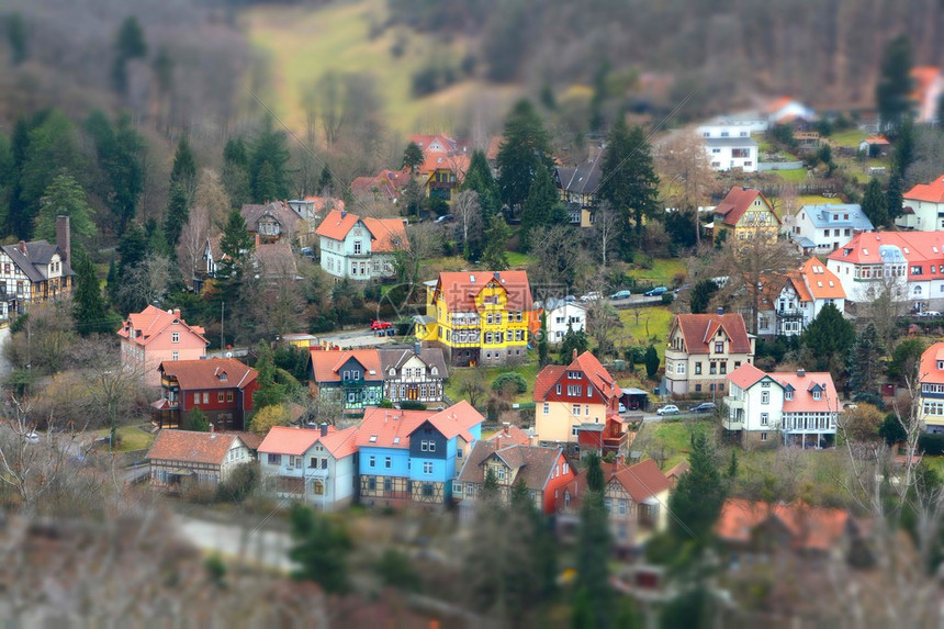 从鸟的角度看哈兹山中的小城镇Werni高清图片下载-正版图片503505581-摄图网