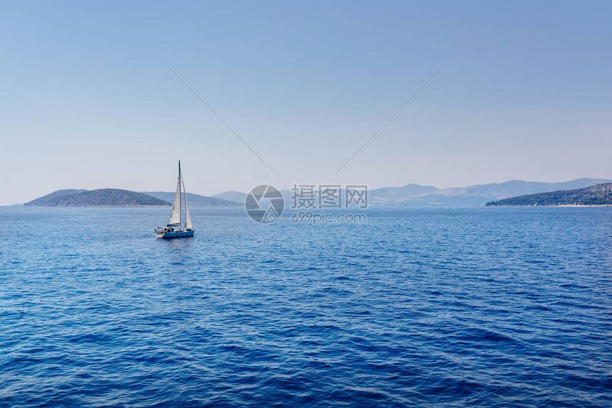 亚得里亚海平静水域高清图片下载-正版图片503538360-摄图网