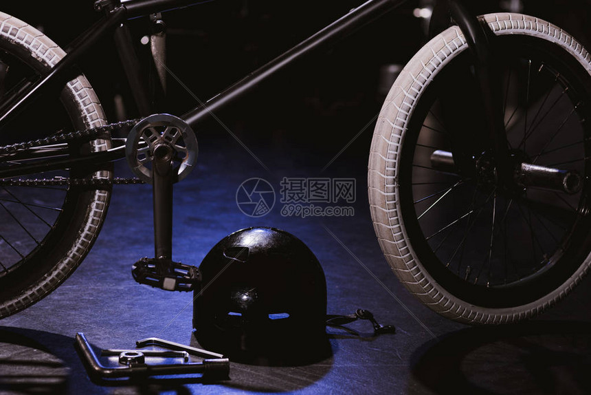 摄影棚内bmx自行车工具高清图片下载-正版图片503539445-摄图网