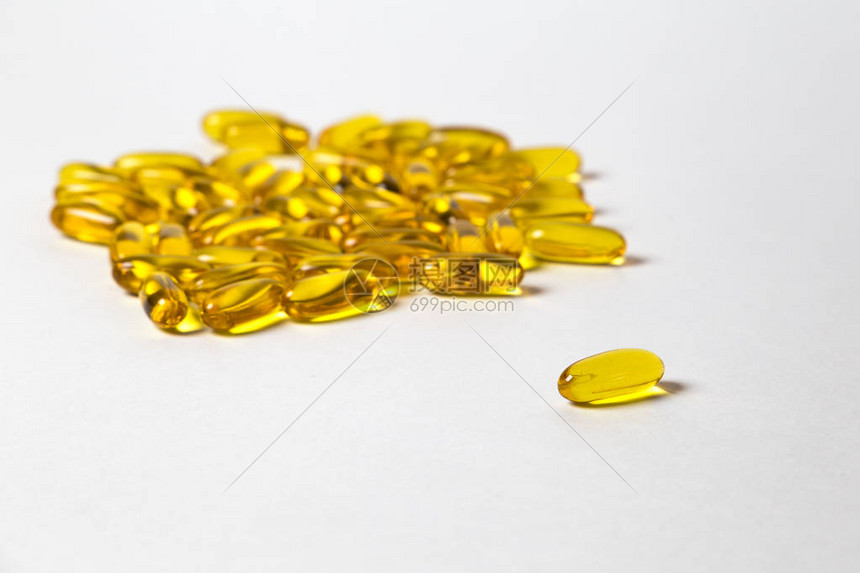 Omega3在白色背景高清图片下载-正版图片503548020-摄图网