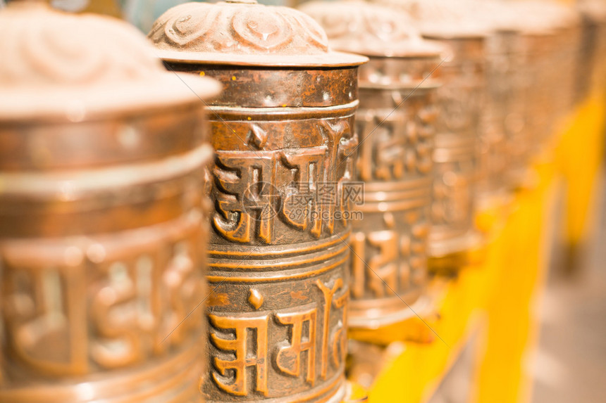 藏传佛教转经筒高清图片下载-正版图片503560560-摄图网