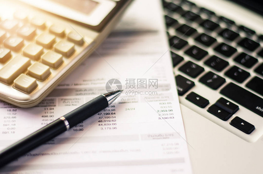 账单和计算器用笔纸账单收费高清图片下载-正版图片503568635-摄图网