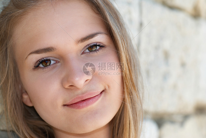 美丽的金发美女孩面对户高清图片下载-正版图片503580602-摄图网