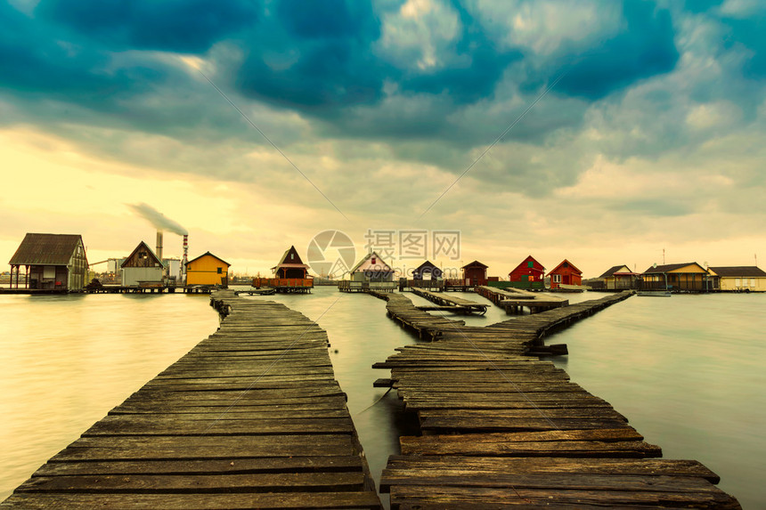 日落湖Bokod高清图片下载-正版图片503601717-摄图网