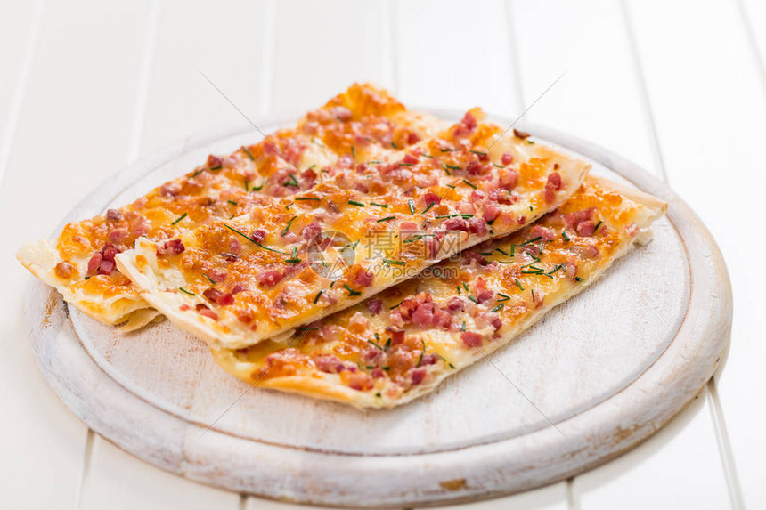 Flammmkuchen或传统Alsatian派高清图片下载-正版图片503616522-摄图网