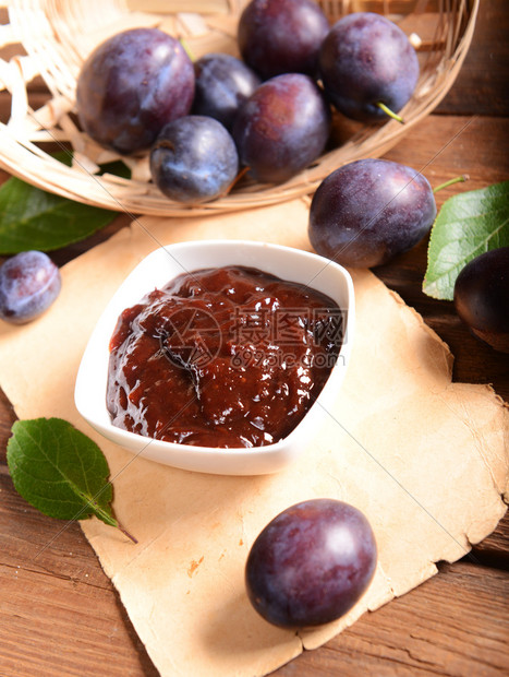 PlumJam和Ripe紫色Plum在板上高清图片下载-正版图片503650671-摄图网