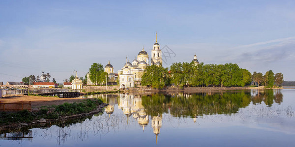 俄罗斯特维尔地区塞雷热湖Svetlitskaya塔和Svet高清图片下载-正版图片503655383-摄图网