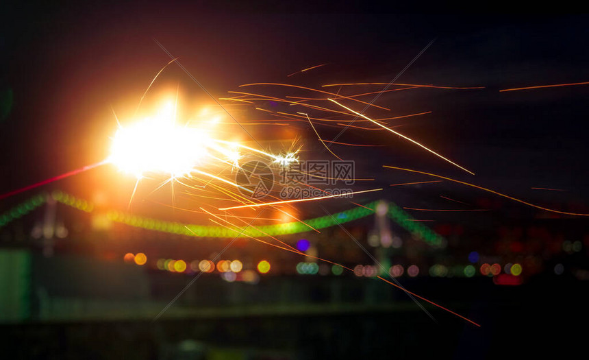 烟花的手持图像夏季传统高清图片下载-正版图片503663342-摄图网