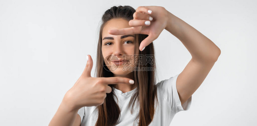 正面的年轻女子的肖像高清图片下载-正版图片503673198-摄图网