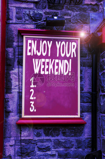 概念手写显示享受你的周末概念意思是希望有人在假日会发生一些好事墙上商业广告的空高清图片下载-正版图片503686627-摄图网