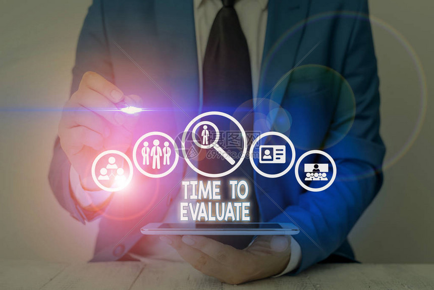 显示评估时间的书写笔记在产品或服务之前使用的矩率的商业高清图片下载-正版图片503713960-摄图网