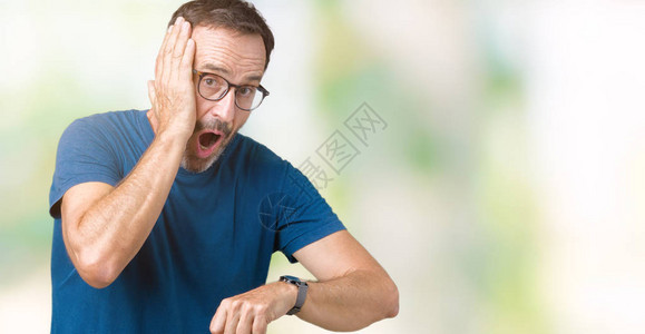 年轻英俊男子戴眼镜高清图片下载 正版图片503729330 摄图网
