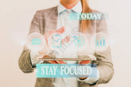 手写文本保持专注概念照片专注优先考虑任务避免分心女穿正装工作服演示文稿高清图片下载-正版图片503740508-摄图网