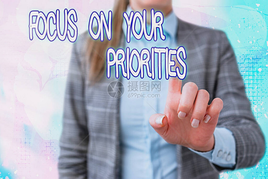 手写文字书写专注于您的优先事项概念照片消除干扰制定生活计划成为堡垒触摸屏数字应用程序标记业务高清图片下载-正版图片503745837-摄图网
