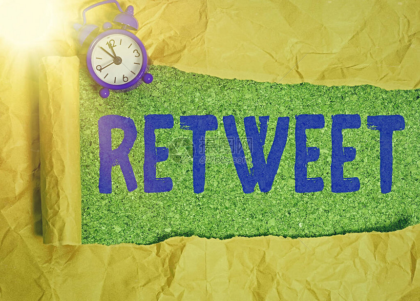 Retweet的写作说明在推特上使用的商业概念重新发回或转发由另一个用高清图片下载-正版图片503747888-摄图网