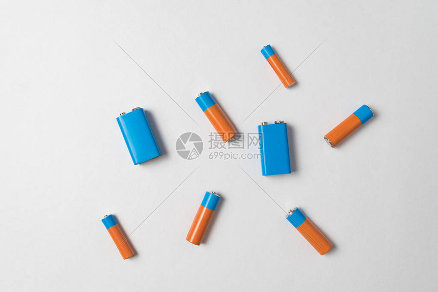AA和PP3电池组白色底的电池高清图片下载-正版图片503782047-摄图网