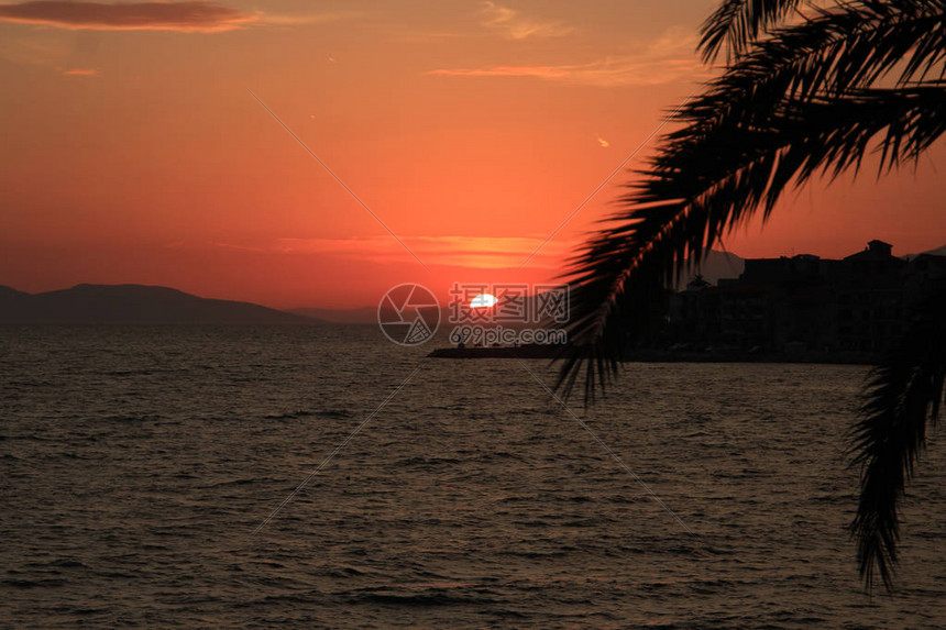 亚得里亚海风景如画的海岸上的日落高清图片下载-正版图片503804619-摄图网