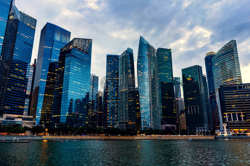 晚上的新加坡金融和商业区高清图片下载-正版图片503805203-摄图网