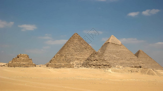 开罗吉萨高原的埃及金字塔高清图片下载-正版图片502558427-摄图网