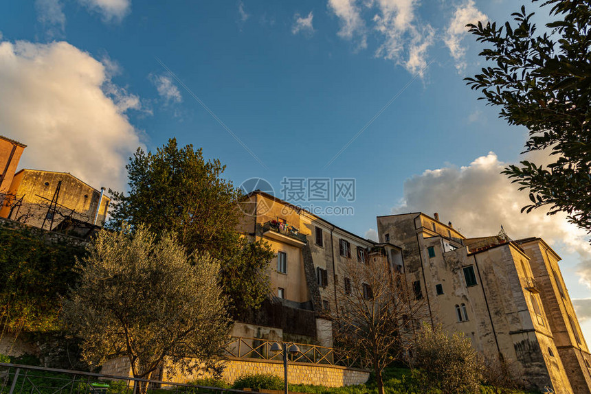 古老的莫利斯省首府伊塞尼亚Isernia历史中心高清图片下载-正版图片503811654-摄图网