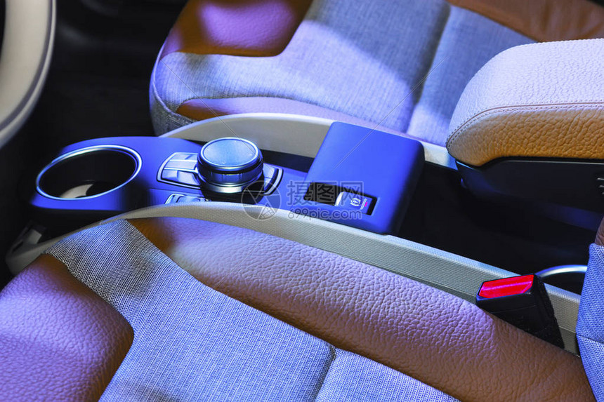 漂亮的新车内饰车辆控制面板高清图片下载-正版图片503818389-摄图网