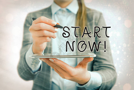 显示StartNow的文本符号商业照片文本毫不犹豫地立即工作高清图片下载-正版图片503884296-摄图网