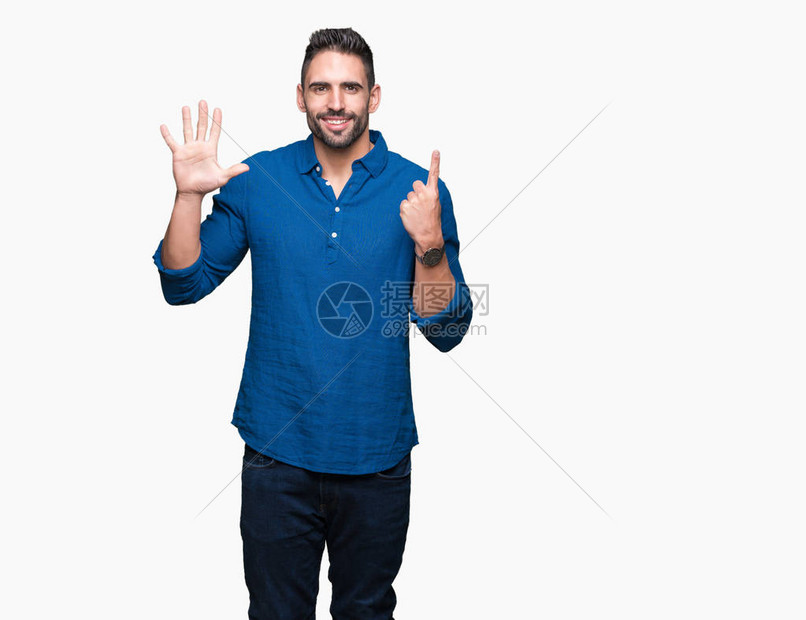 英俊的年轻男子在孤立的背景展示并用六指举起第六手指同时微笑自信和快乐高清图片下载 正版图片503900712 摄图网