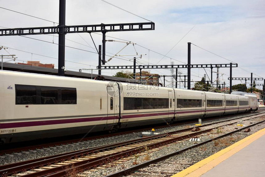 格拉纳达西班牙火车站的西班牙Renfe铁路公司现代高清图片下载-正版图片503916596-摄图网
