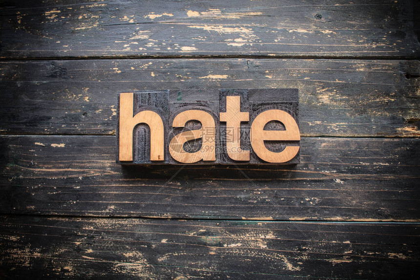 HATE这个词是用古老的木质纸印刷写在古老高清图片下载-正版图片503924388-摄图网