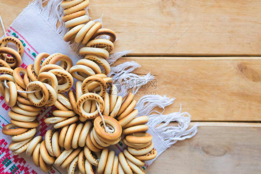 木制背景的Sushki高清图片下载-正版图片503930982-摄图网