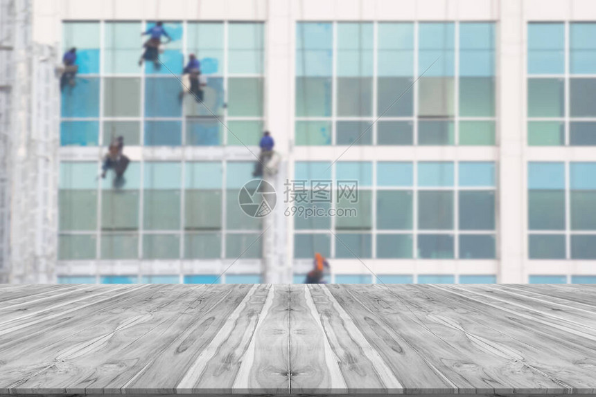 空木板空间平台工人负责清理建筑物模糊背高清图片下载-正版图片503936914-摄图网