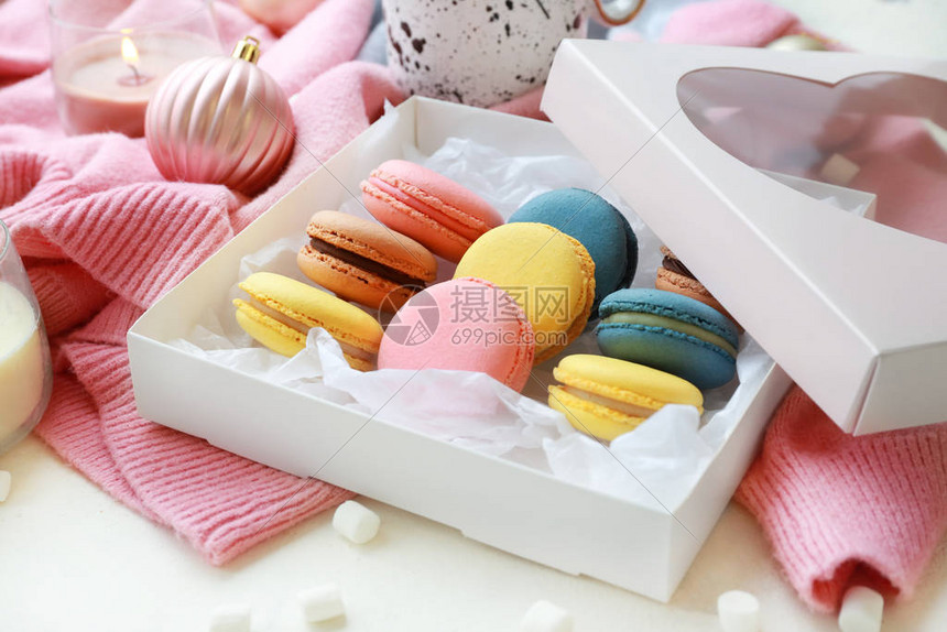 桌上有不同美味马卡龙的盒子高清图片下载-正版图片503953041-摄图网