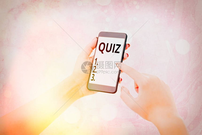 显示测验的书写笔记对学生进行简短非正式测试的商业高清图片下载-正版图片504018744-摄图网