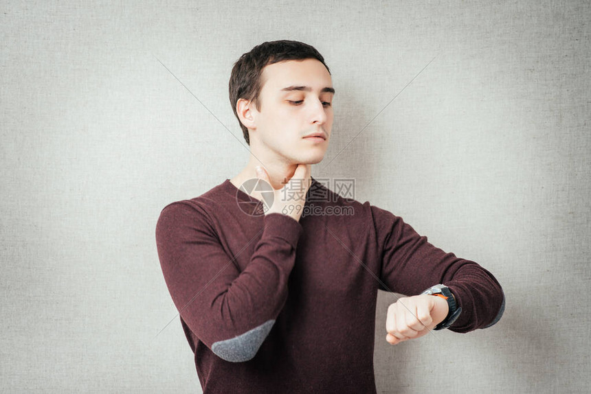 喉咙痛的人高清图片下载-正版图片504055495-摄图网