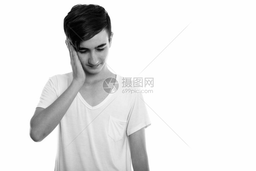 电影演播室拍摄的年轻英俊波斯少年男孩在白色背景高清图片下载 正版图片504078262 摄图网