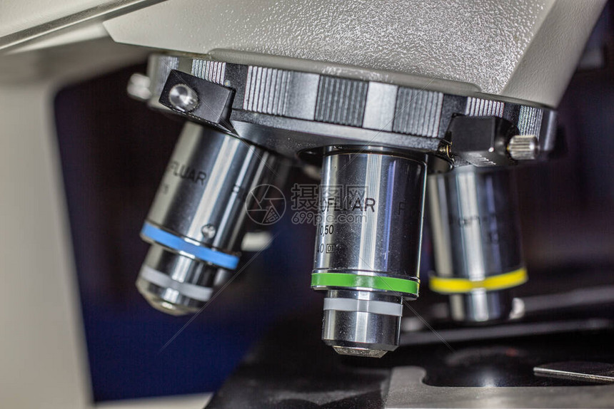 带物镜的显微镜物转换器高清图片下载-正版图片504110091-摄图网