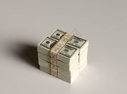 一个坐在100元钞票堆上高清图片下载-正版图片504558530-摄图网