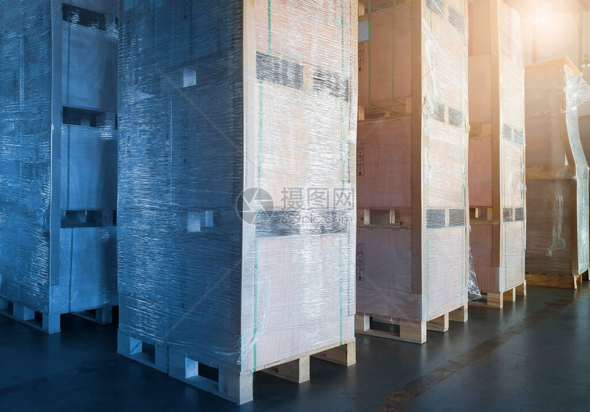 大型装运木箱托盘仓库内部存储货物进出口仓库运高清图片下载-正版图片504173602-摄图网