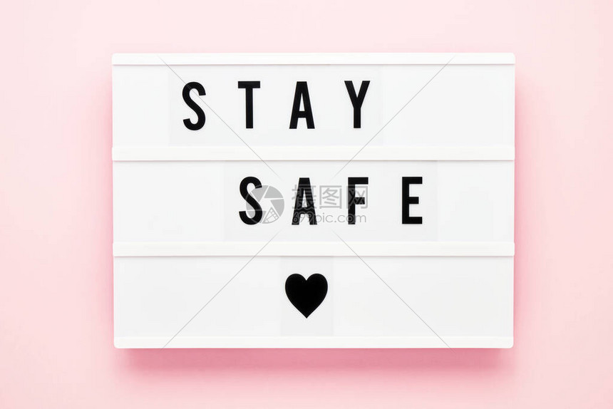 保持安全写在粉红色背景的灯箱中医疗保健和医疗概念顶视图高清图片下载-正版图片504174489-摄图网