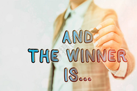 宣布一个展示或赢得一些皱巴的纸和静止的东西的商业概念高清图片下载-正版图片504189825-摄图网