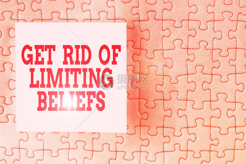 显示摆脱限制信念的文字符号商业照片展示消除负面信念并积极思考一张方形便条纸用于给拼图高清图片下载-正版图片504192828-摄图网