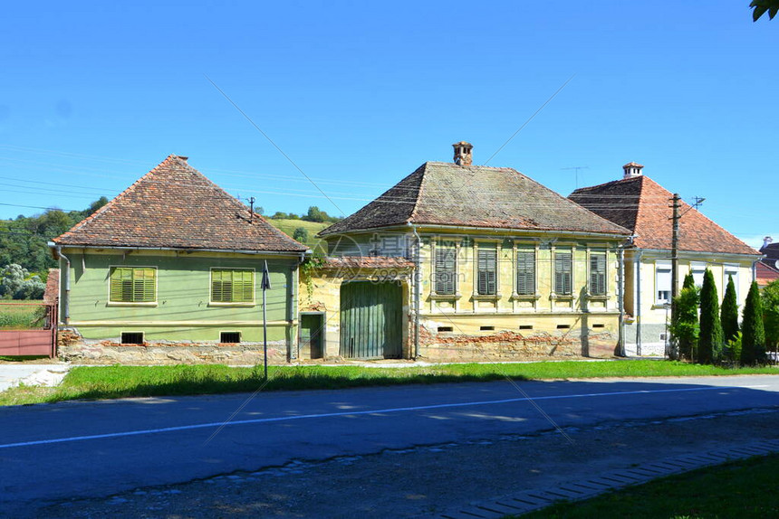 Frumos村典型的农村地貌和农民住房高清图片下载-正版图片504334165-摄图网