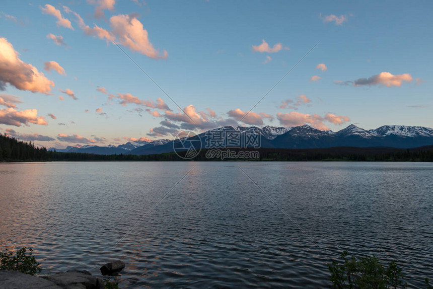 加拿大北部五大湖高清图片下载-正版图片504340702-摄图网
