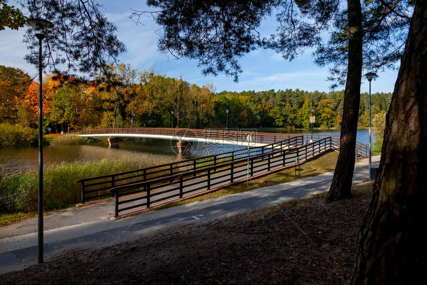 OlsztztynWarmia和Mazury的长湖大桥高清图片下载-正版图片504355845-摄图网