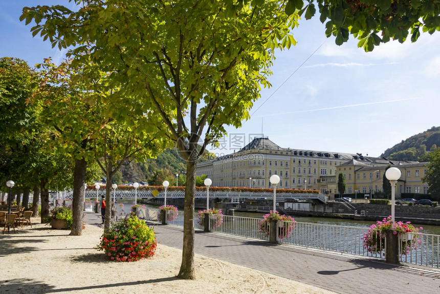 与Lahn河在BadEms的Pedest高清图片下载-正版图片504363423-摄图网