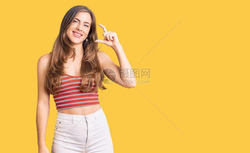 身着便衣的美丽的caucasian年轻女高清图片下载 正版图片504377538 摄图网